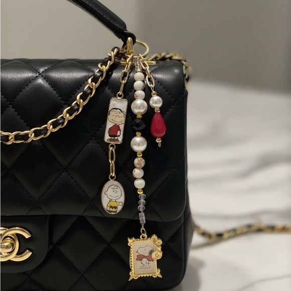 Snoopy | Bags | New Snoopy Charlie Brown Handbag Purse Charm Keychai ...